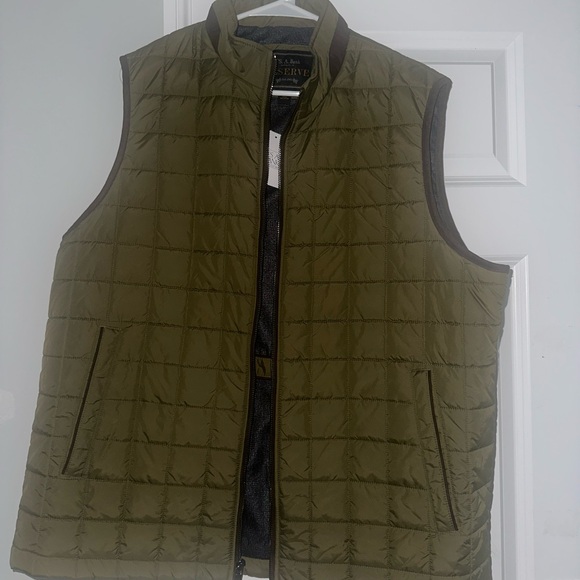 Jos. A. Bank | Jackets & Coats | Nwt Jos A Bank Reserve Quilted Vest ...